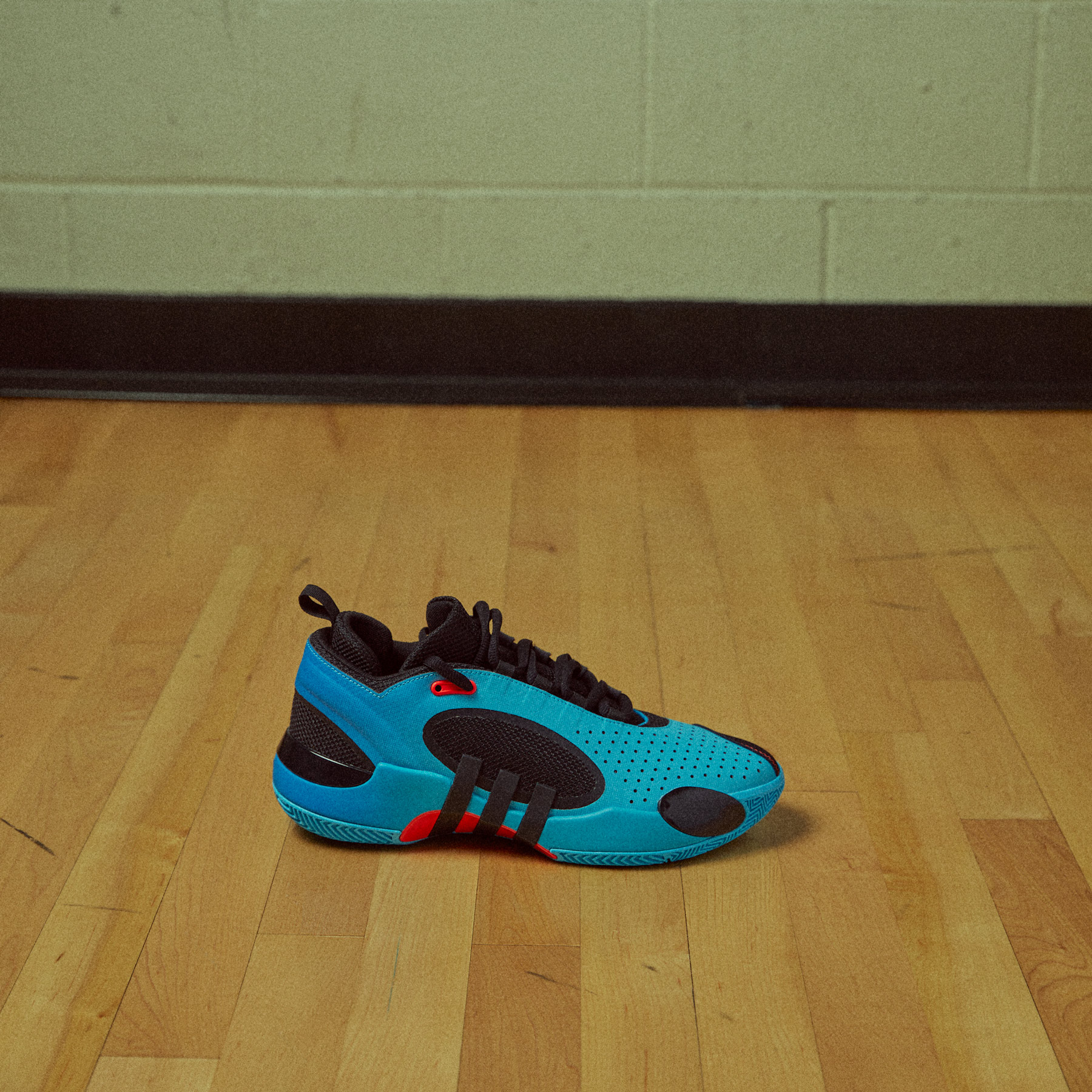 Adidas D.O.N. Issue 5 "Blue Sapphire" IE8325 | Nice Kicks